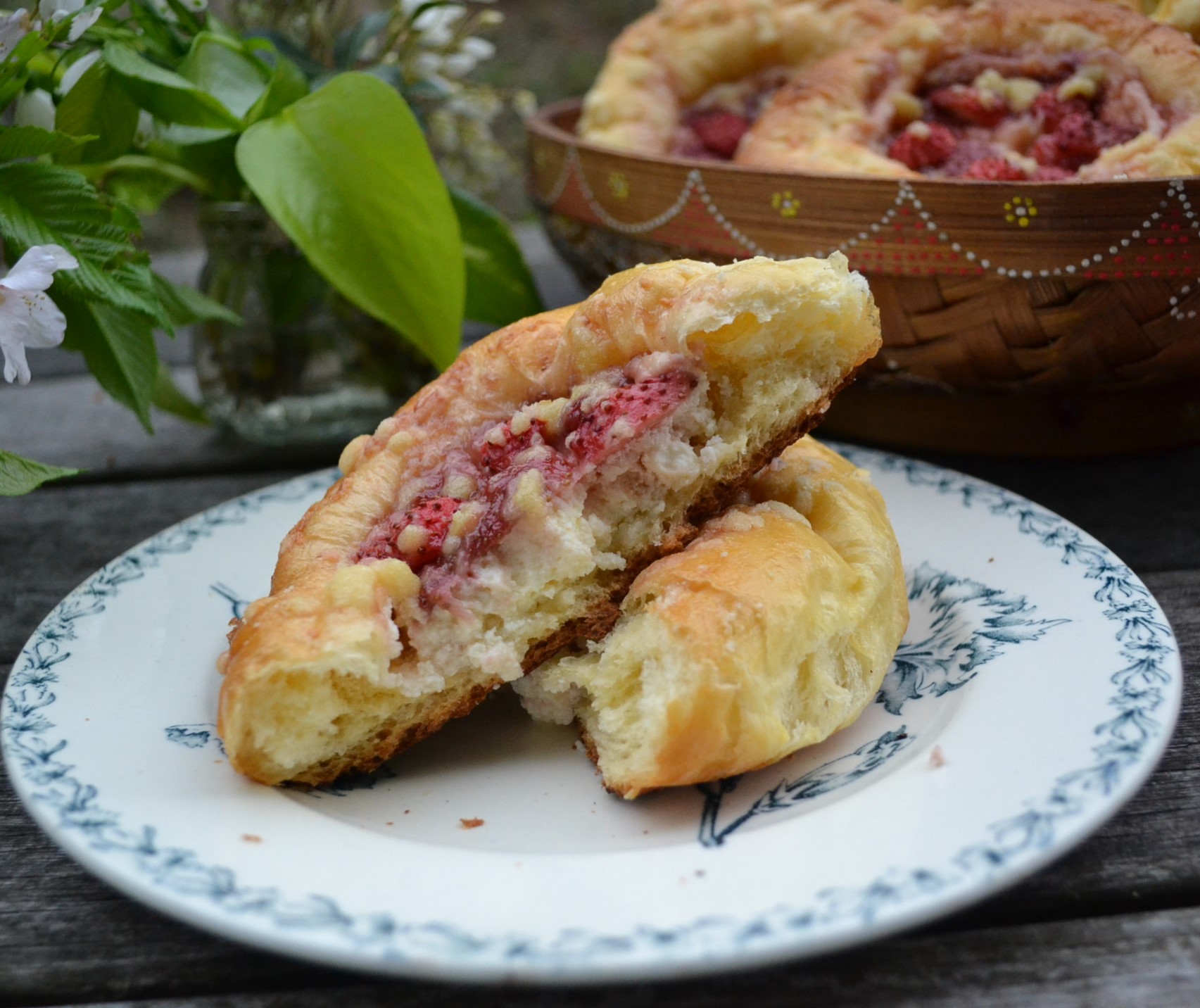 Strawberry Vatrushka Buns 苺のヴァトルーシュカ – US Southern Kitchen